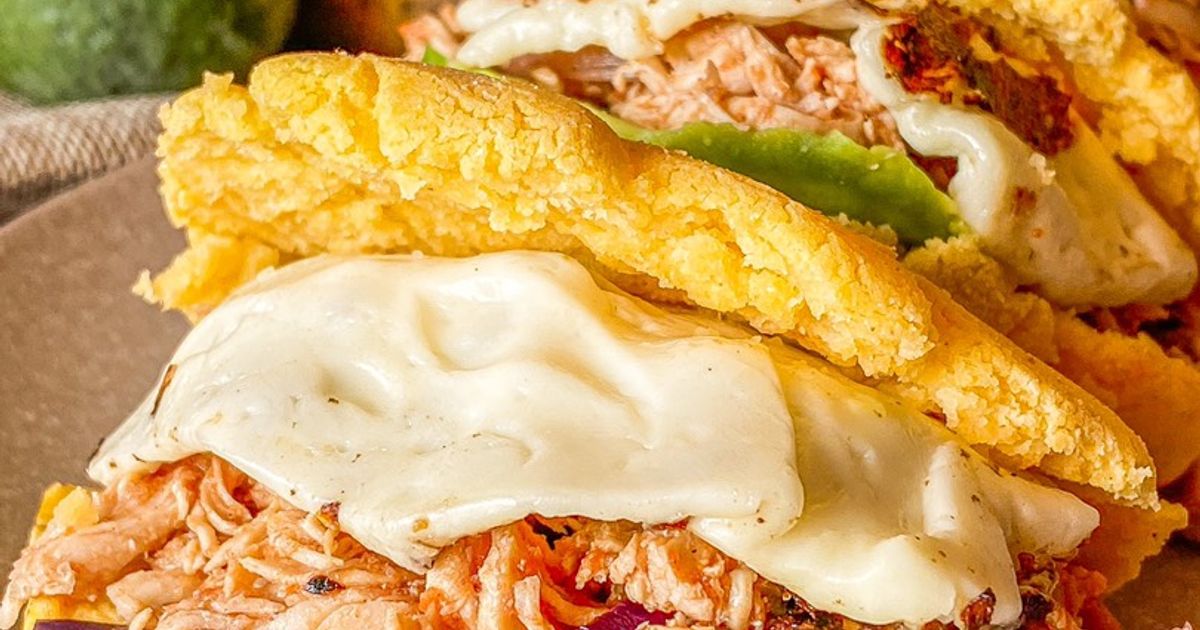 Arepas Con Pollo Mechado Receta de Nuritmica.fit