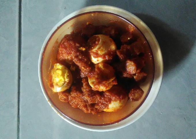 Resep Balado telur sosis oleh Santi Raehayu - Cookpad