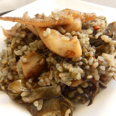 Arroz con sepia y alcachofa Receta de Conxita Beà Barrufet- Cookpad