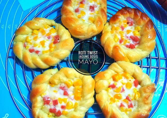 Resep Roti Twist Jagung Sosis Mayo oleh Bunda Giesca_Afiza - Cookpad