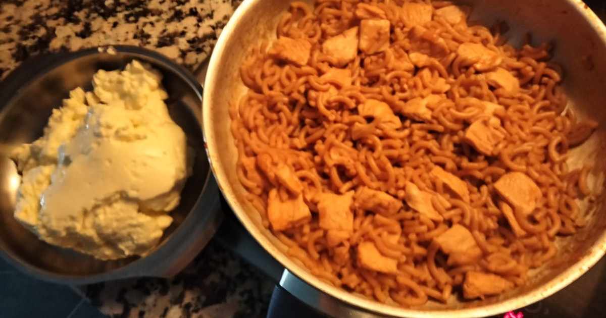 Fideuá De Pollo Con Alioli Receta de Silvia Campo Gómez- Cookpad