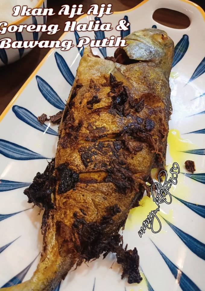 Resipi Ikan Aji-Aji Goreng Halia Bawang Putih oleh mamy_kitchen89 - Cookpad