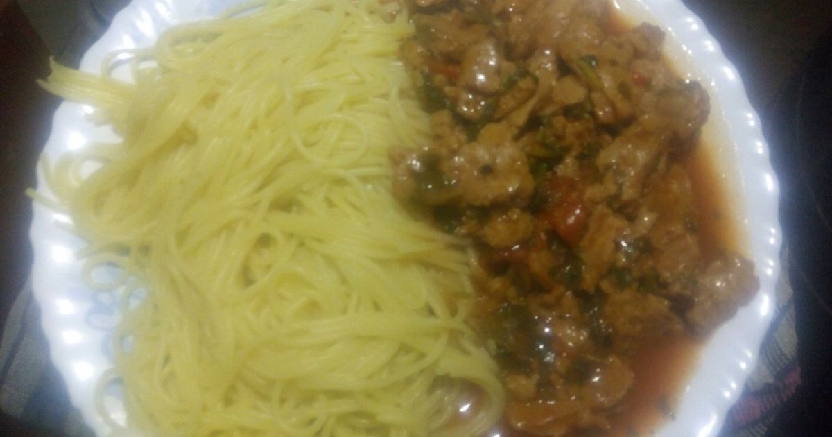 Spaghetti With Beef Stew Recipe by colo kwanya - Cookpad
