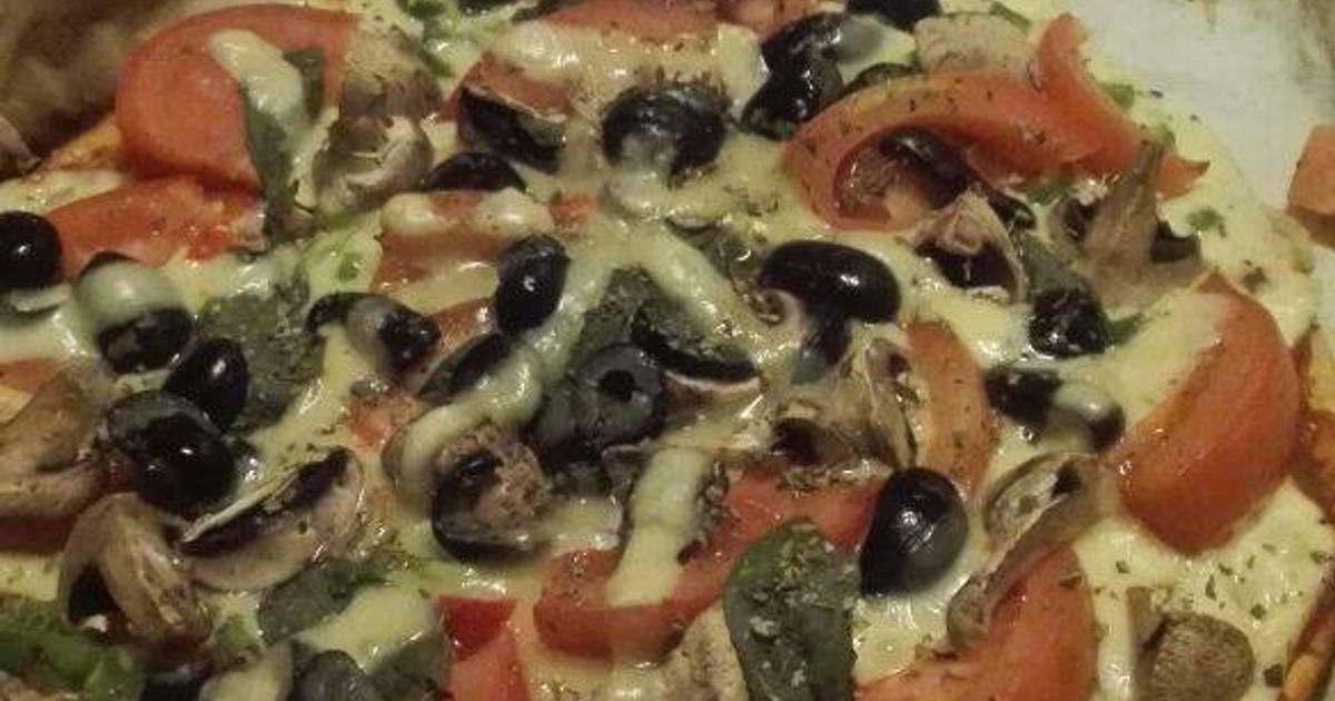 Pizza vegetariana con albahaca Receta de María Ignacia Riveros Silva ...