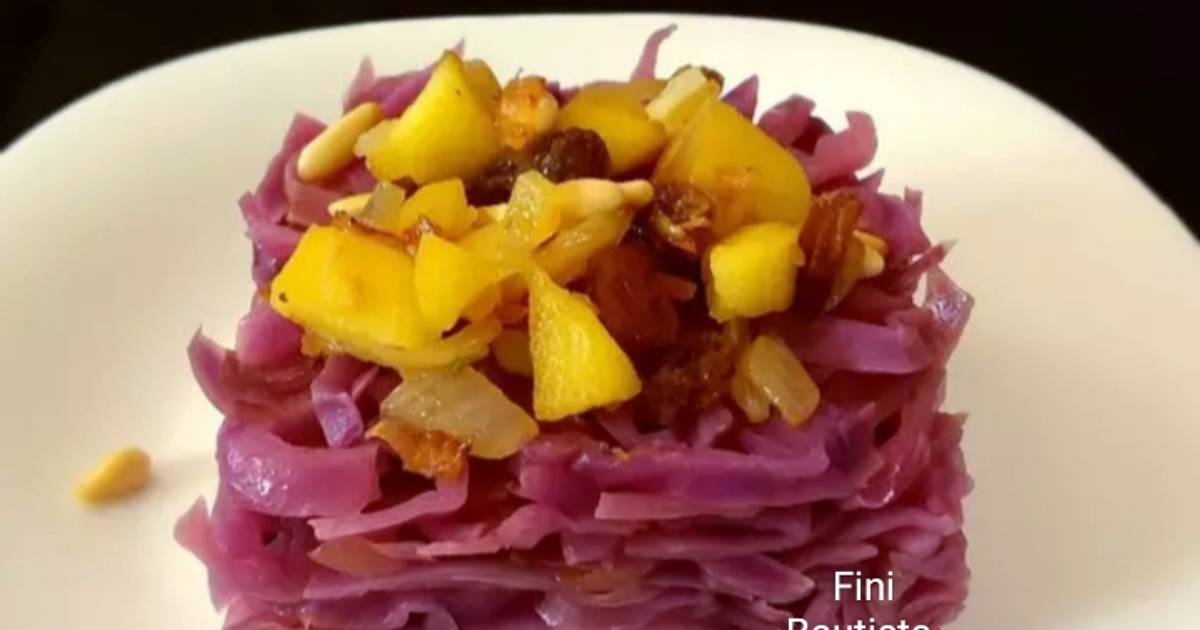 Lombarda salteada con piñones pasas y manzana Receta de Fini Bautista ...