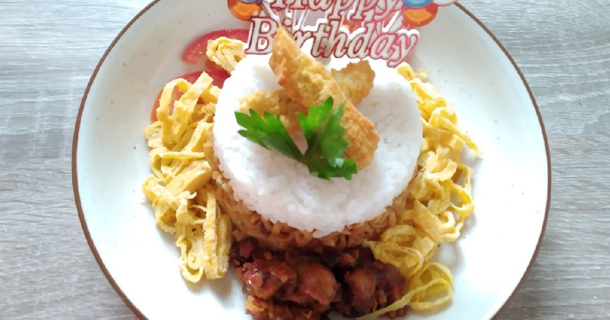 Resep Birthday Cake Nasi Mie oleh Vidza Nurul - Cookpad