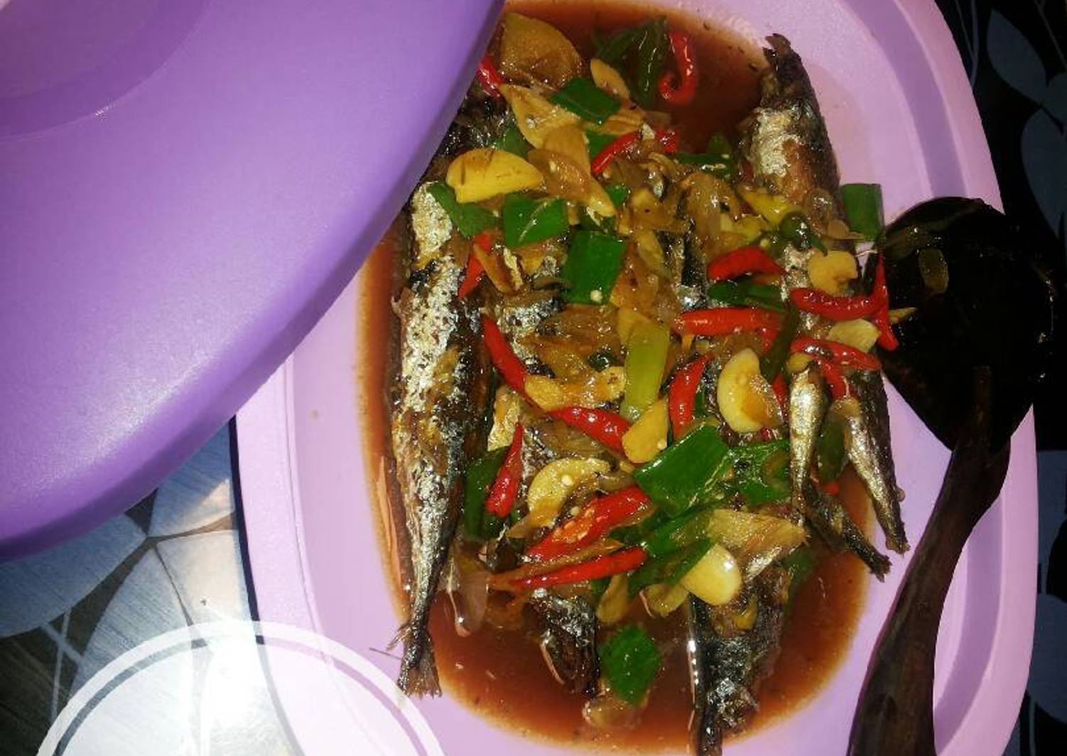 Resep Ikan Pindang Kuah Kecap Manis Pedas Oleh Ninda Sinta Murni Cookpad