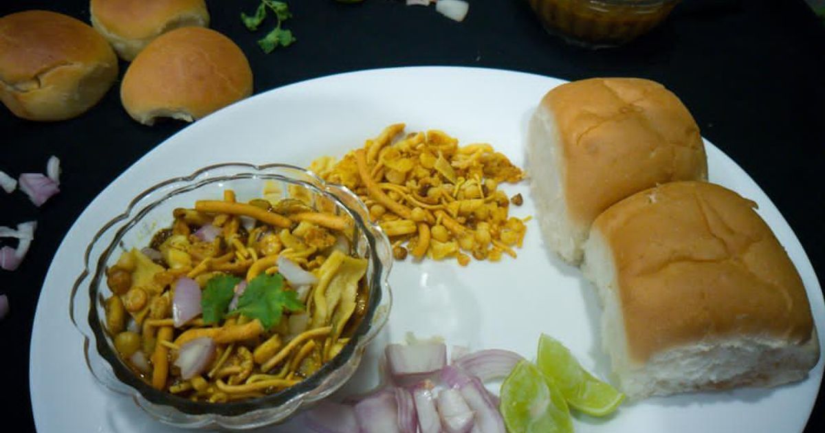 Misal Pav Recipe by Himali Pujara - Cookpad