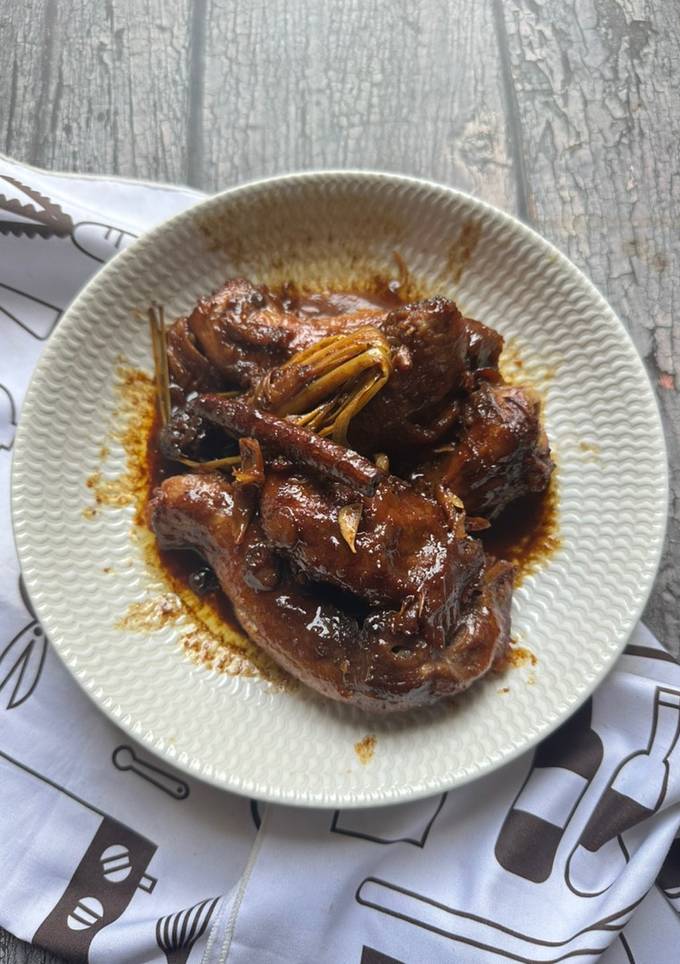 Resep Semur Kepala Ayam Kecap Berempah oleh Rini Dwi Astuti - Cookpad