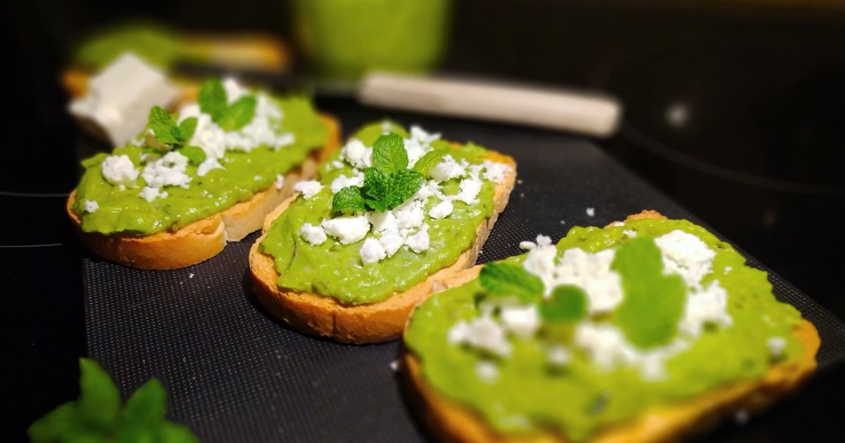 Tostadas Con Paté De Guisantes Y Queso Feta A La Menta Receta de Zaida ...