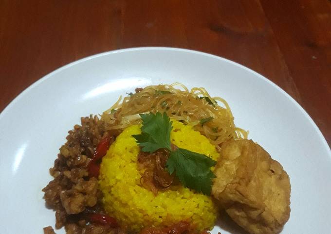 Resep Nasi Kuning Komplit oleh Syalalaa - Cookpad