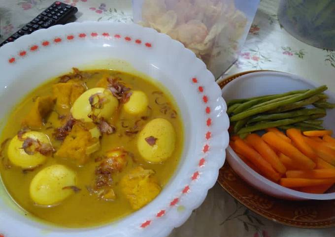 Resep Tahu Telur kuah kuning oleh rina nuraeni - Cookpad