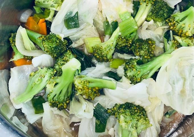 Resep Capcay Sayur Brokoli, Wortel, Kol oleh Sara Angestiana - Cookpad