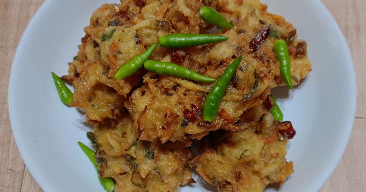 Resep Bakwan Kentang Wortel Serut Goreng oleh tommy wiriadi putra - Cookpad