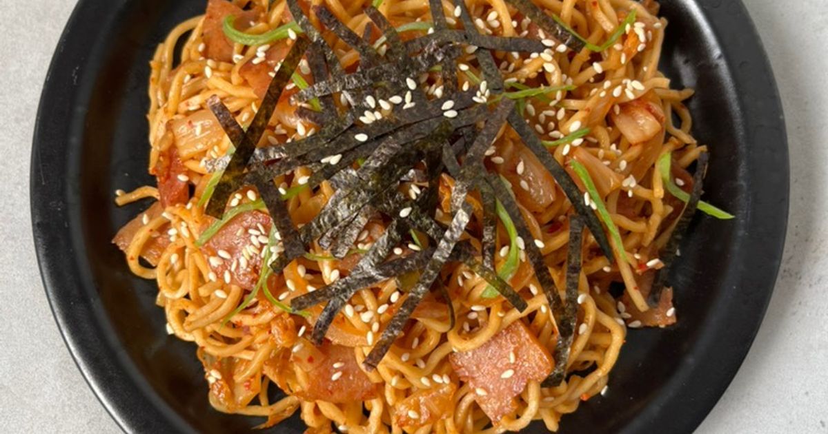 Resep Kimchi Noodle / Mie Goreng Kimchi oleh Giovanni Euodia - Cookpad
