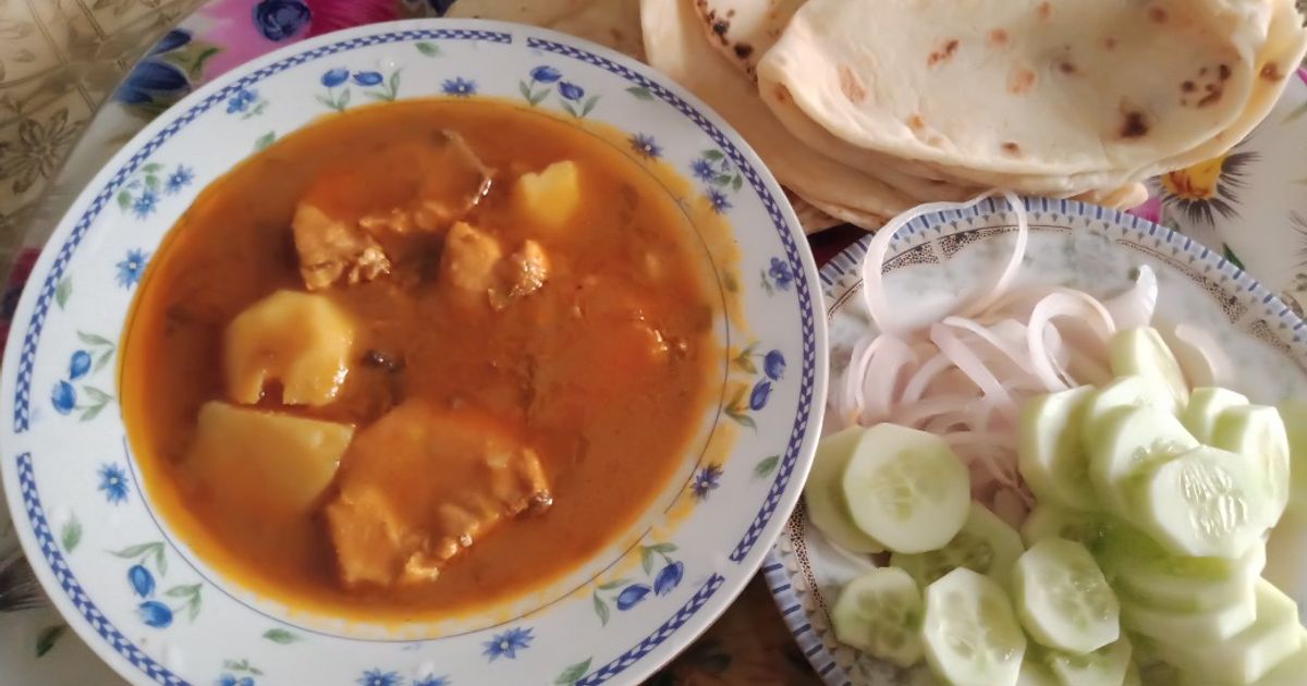 Chicken Aloo Ka Salan With Roti Recipe by Samreen Fayaz - Cookpad