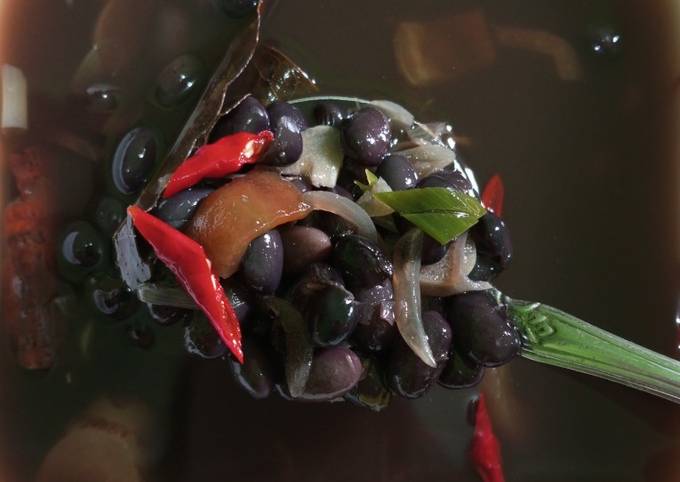 Resep Sayur kacang hitam oleh wikania jayanti - Cookpad