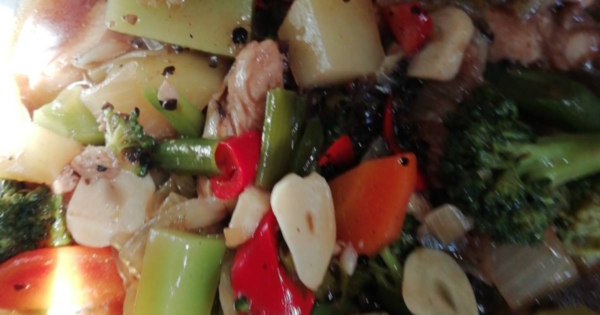 Resep Ayam sayur lada hitam oleh Karmini Sherr - Cookpad