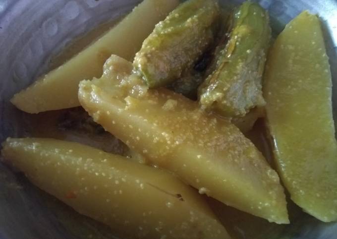 Pointed gourd and potatoes curry Recipe by Poulomi Bhattacharya - Cookpad