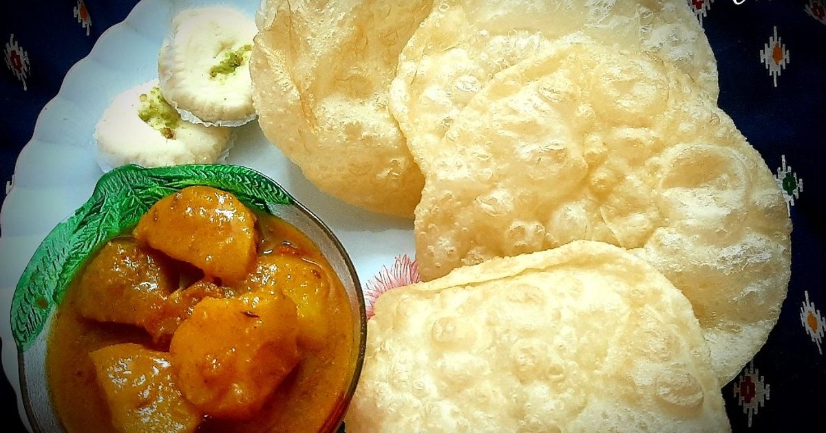 Loochi(puri) With Potol Er Dalna(pointed Gourd Curry) Recipe by Susita ...