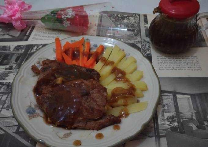 Resep Beef Steak with Brown Sauce oleh Kitchen Orchestra - Cookpad