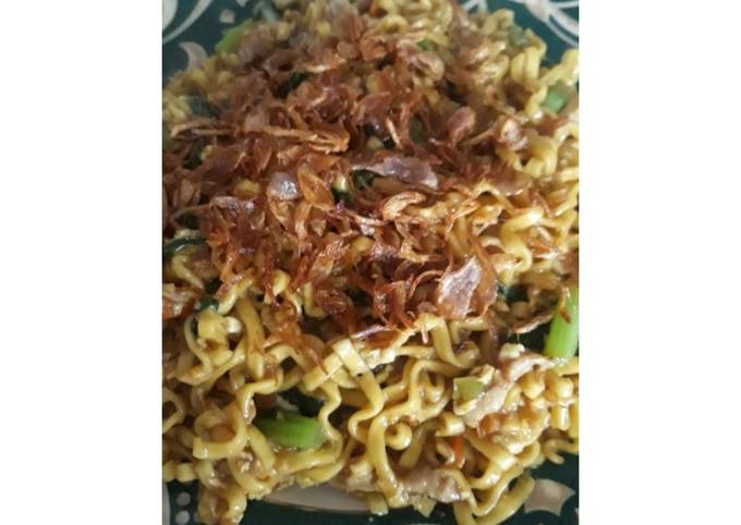 Resep Mie goreng simple oleh Eva Apriliani - Cookpad