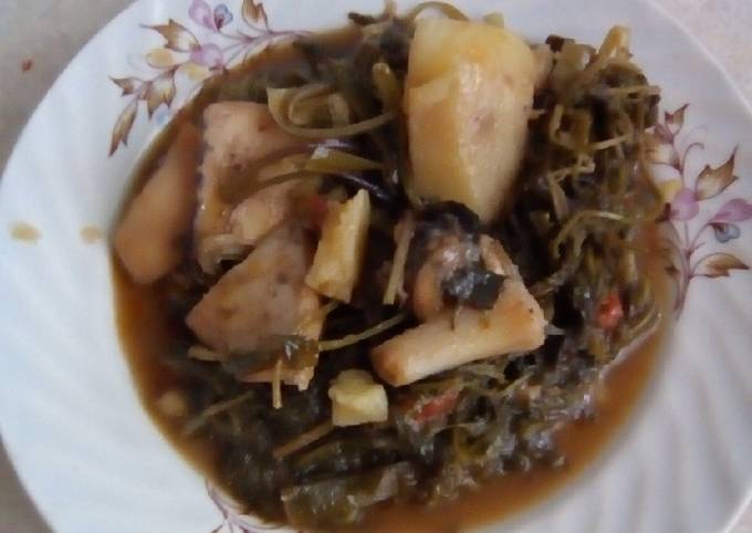 Σουπιές με άγρια χόρτα και πατάτες συνταγή από τον/την ouraniaxira ...