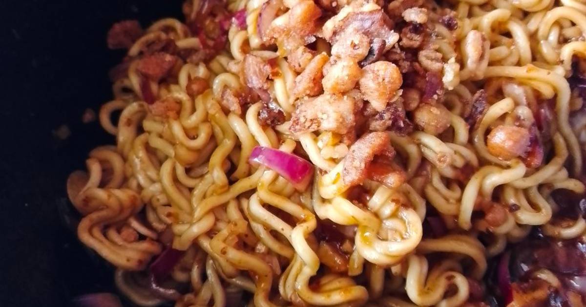 Resep Mie Sedap Goreng Pakai Bawang Pedas oleh Gail - Cookpad