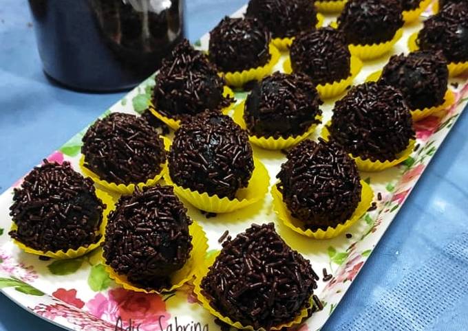 Resep Bola bola oreo oleh Adis Sabrina - Cookpad