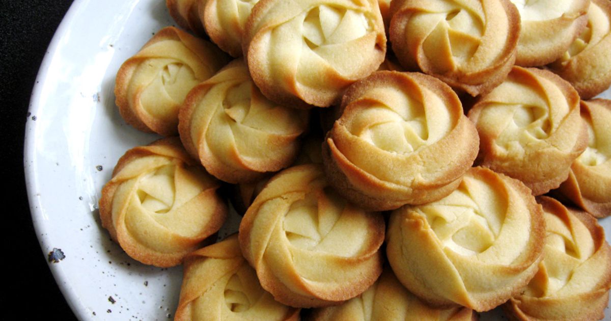 Basic Piped Sweet Biscuits Recipe by Hiroko Liston - Cookpad