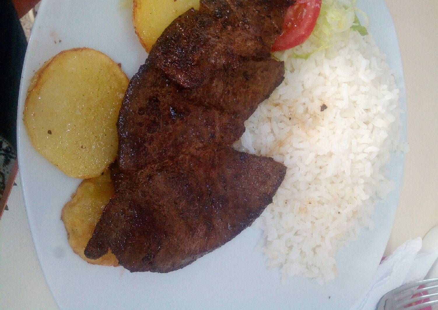 Hígado frito con papas doradas Receta de Mercedes Huaman Flores- Cookpad