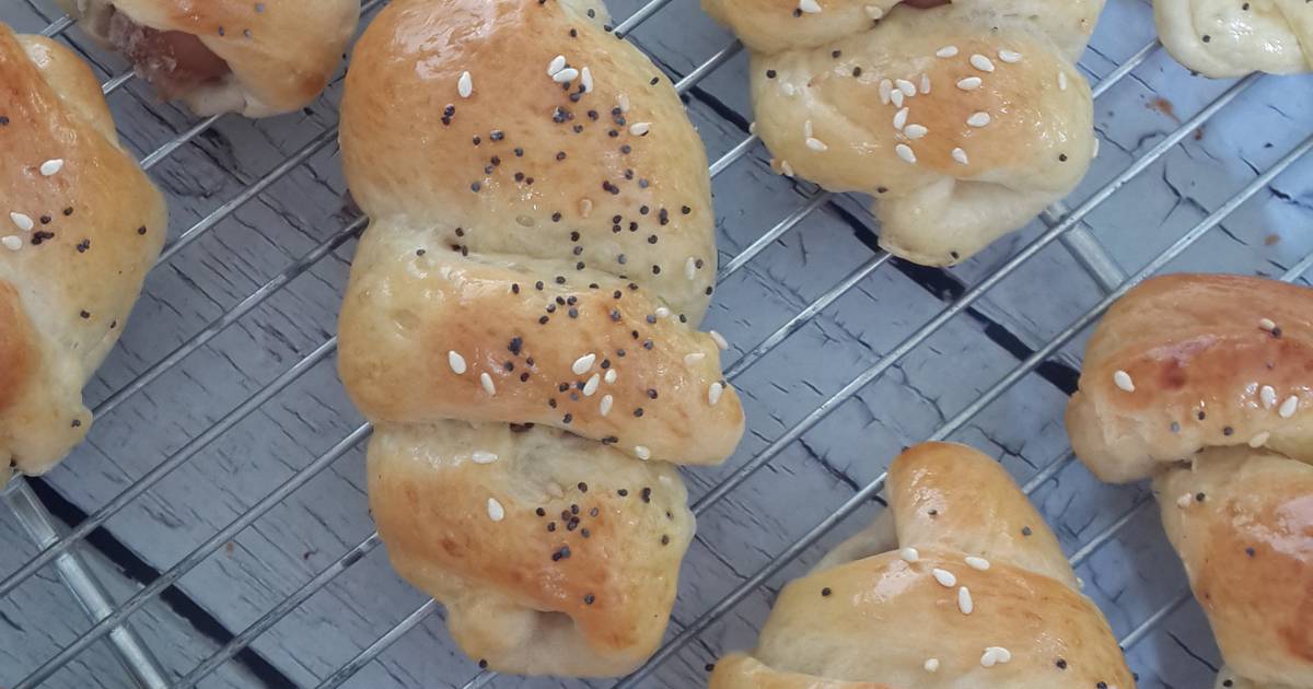 Resep mini sausage bread rolls oleh Febryani Chourmain - Cookpad