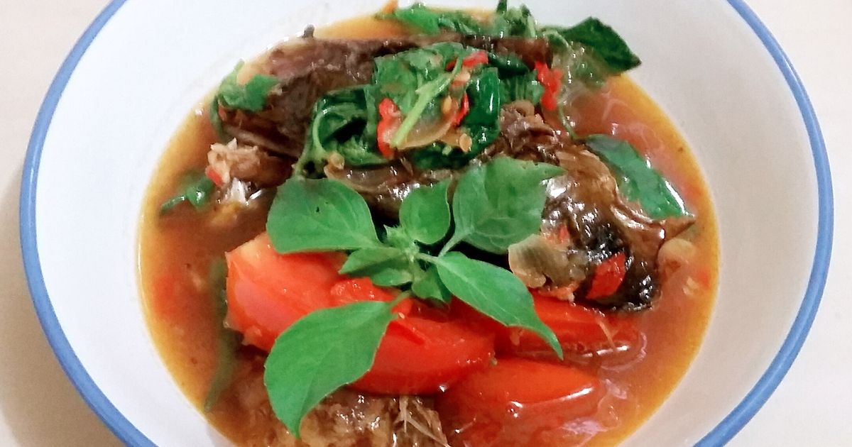 Resep Pindang Ikan Salai Patin oleh Merie Prayatna Mazrial - Cookpad