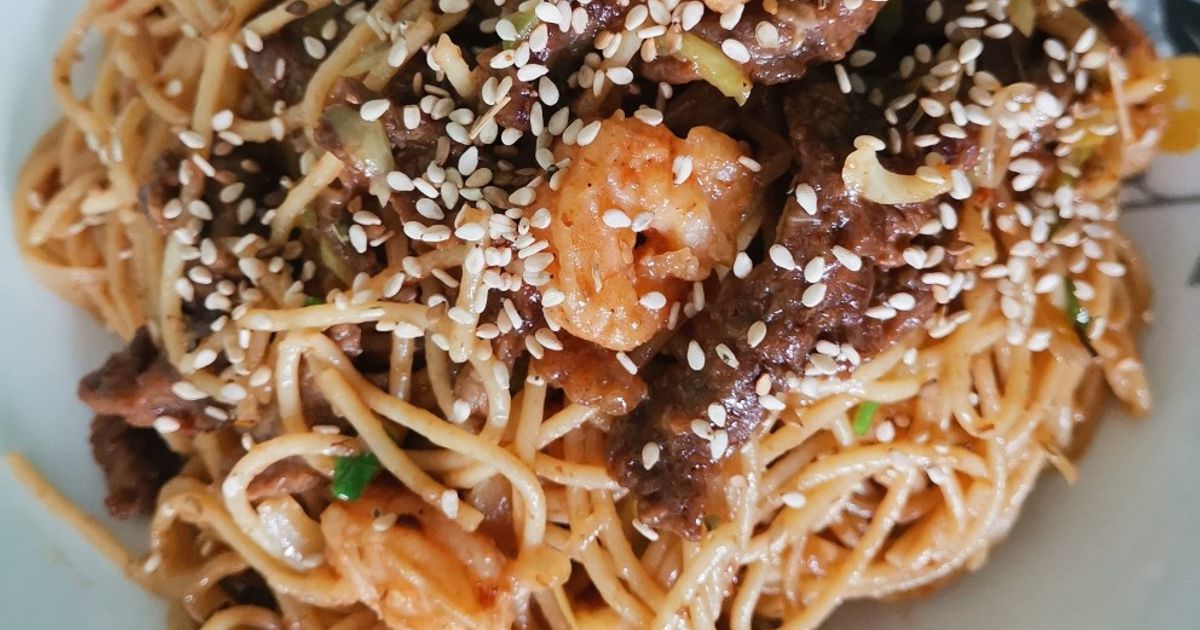 Pasta China Con Solomo Y Camarones Receta de Darwin Chacin- Cookpad
