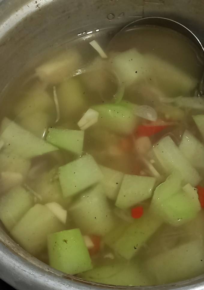 Resep Sayur bening labu siam super simple oleh CikGu Er - Cookpad