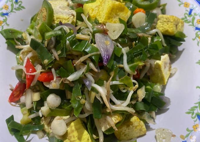 Resep Tumis Daun Kencur Cabe Gendot oleh shinshinahp - Cookpad