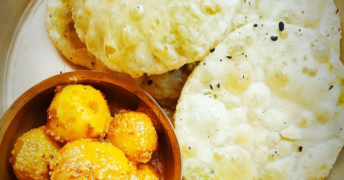 Koraisutir Kochuri (Green Pease Kochuri) And Kashmiri Aloor Dum Recipe ...
