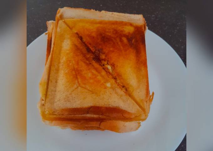 Tuna fish Sandwich bread toast girki daga Maman jaafar(khairan) - Cookpad