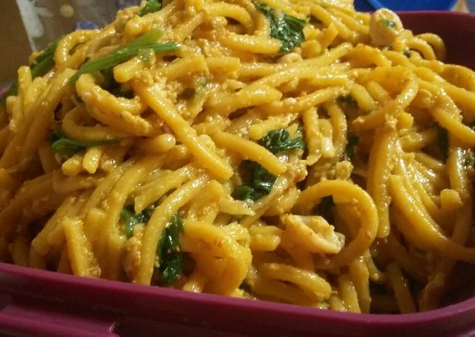 Resep Mie Goreng Cumi saos tiram oleh Mommy LinHo - Cookpad