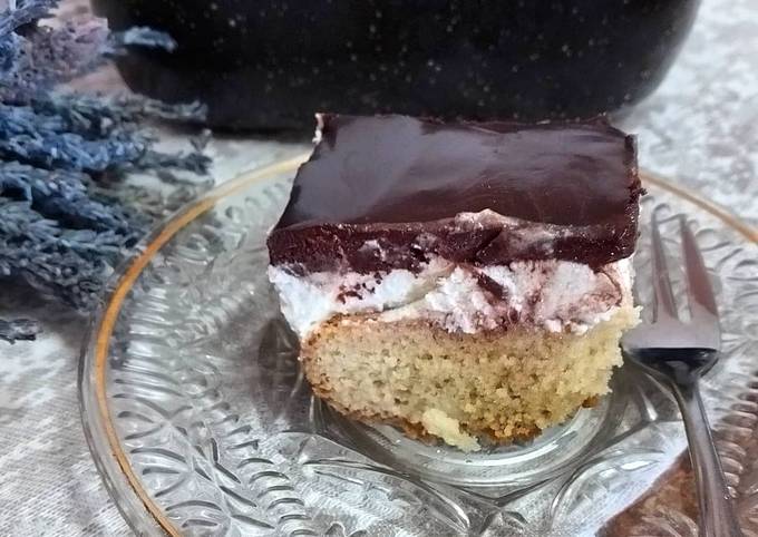 Πάστα ταψιού με λευκό παντεσπάνι και σοκολάτα γκανάζ 💕🌺 Συνταγή από τον ...