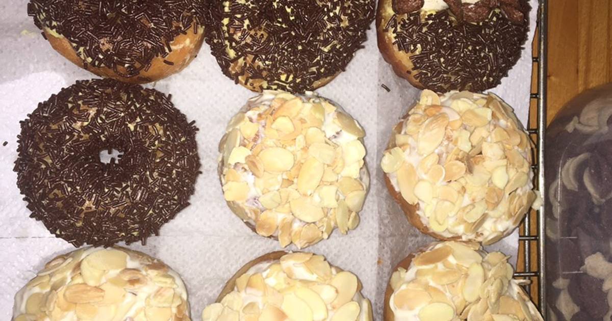 Resep Donat empuk topping almond oleh Ulfah - Cookpad
