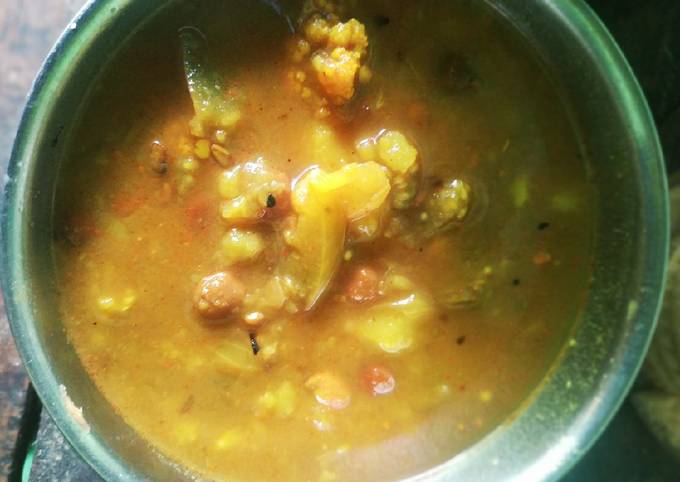 Potato & Chickpea Curry /Aloo-Choliya Recipe by Sarita Srivastava - Cookpad