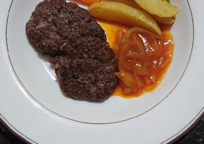 Resep Bisteak Daging Sapi Giling oleh Tenti Evan Aletharizky - Cookpad