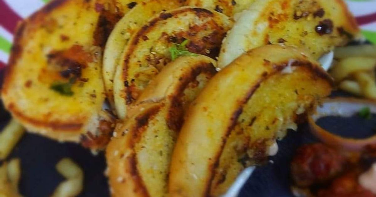 Garlic Bread Recipe by Maha Faraz - Cookpad