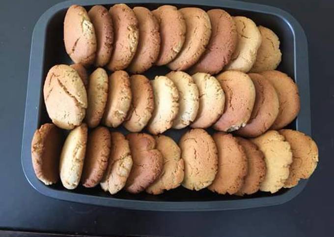 Ginger biscuits Recipe by Caroline - Cookpad