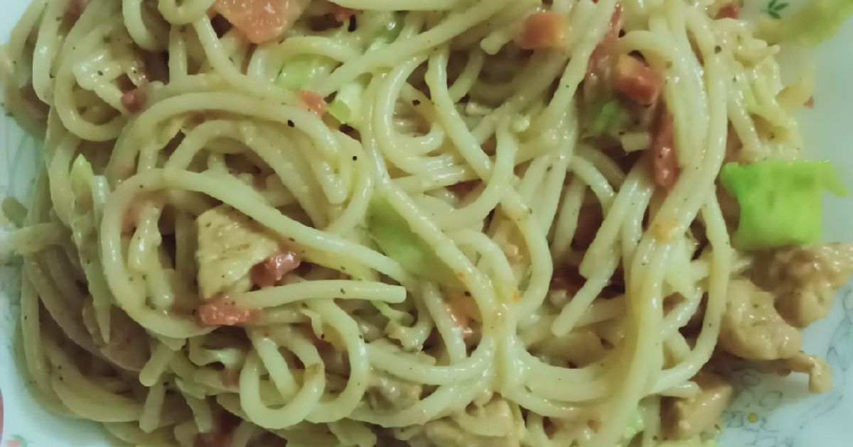 Creamy Chicken Chow Mein Recipe by Noor Ul Ann - Cookpad