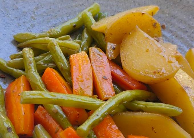 Resep 60. Kentang sayuran panggang oleh atika purwani f - Cookpad