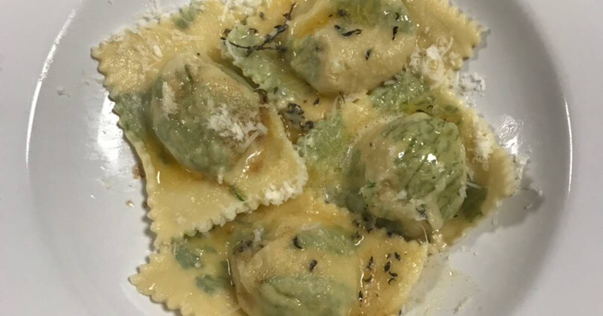 Casonsei (masa impresa) rellena de papa y panceta con salsa de manteca ...