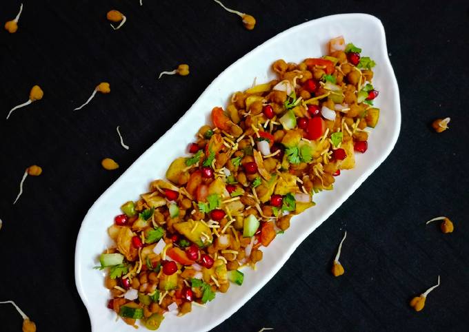 Sprouted Chana Chaat Recipe by Mamta Pandya - Cookpad
