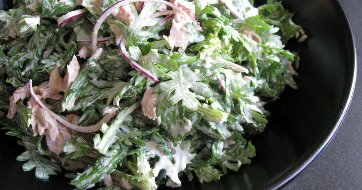 Shungiku (Edible Chrysanthemum) & Tuna Mayo Salad Recipe by Hiroko ...